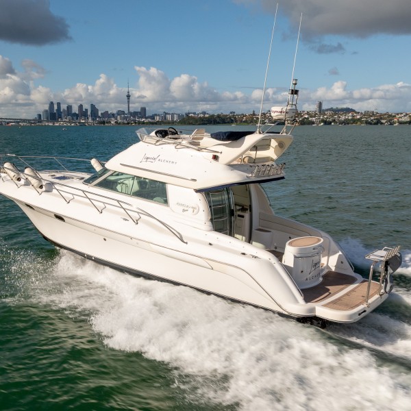 Genesis 400 Flybridge » 36 Degrees Brokerage